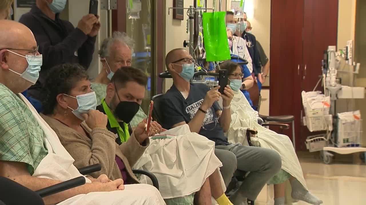 Goo Goo Dolls’ Johnny Rzeznik performs for Hartford Hospital patients ...