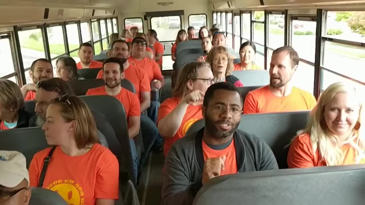 Kalamazoo Hot Dog Walk: “One more dog!” – WOODTV.com