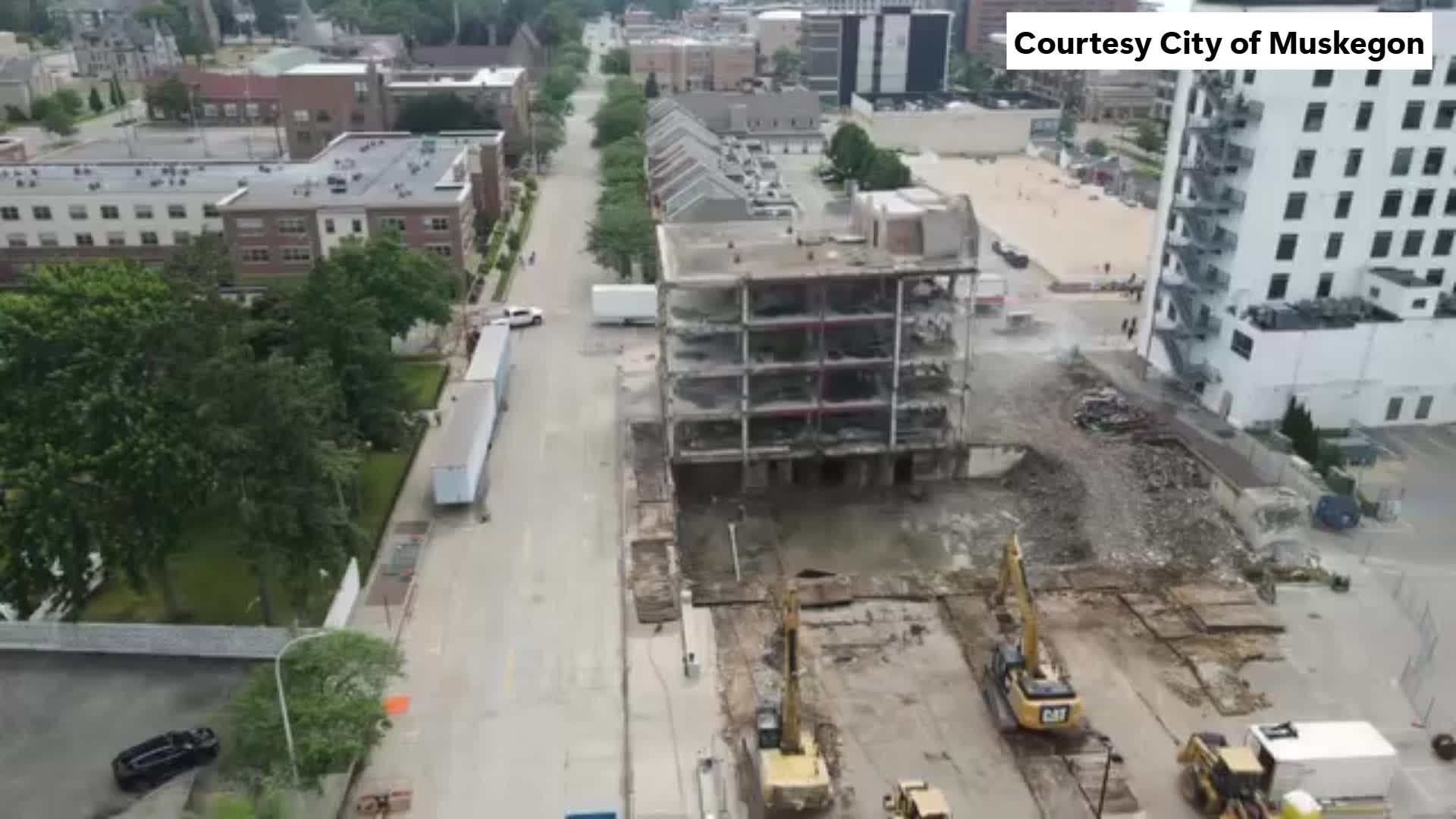 ‘Skeleton Building’ demolished in Muskegon – WOODTV.com