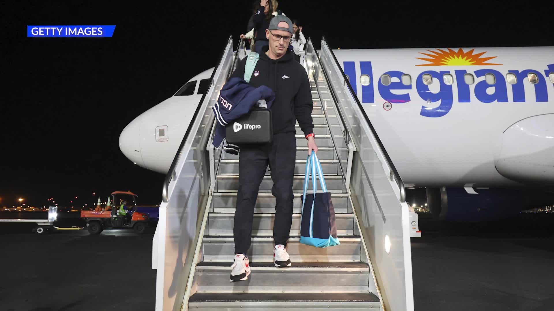 12 News Now: UConn flight delayed for over 9 hours – WPRI.com