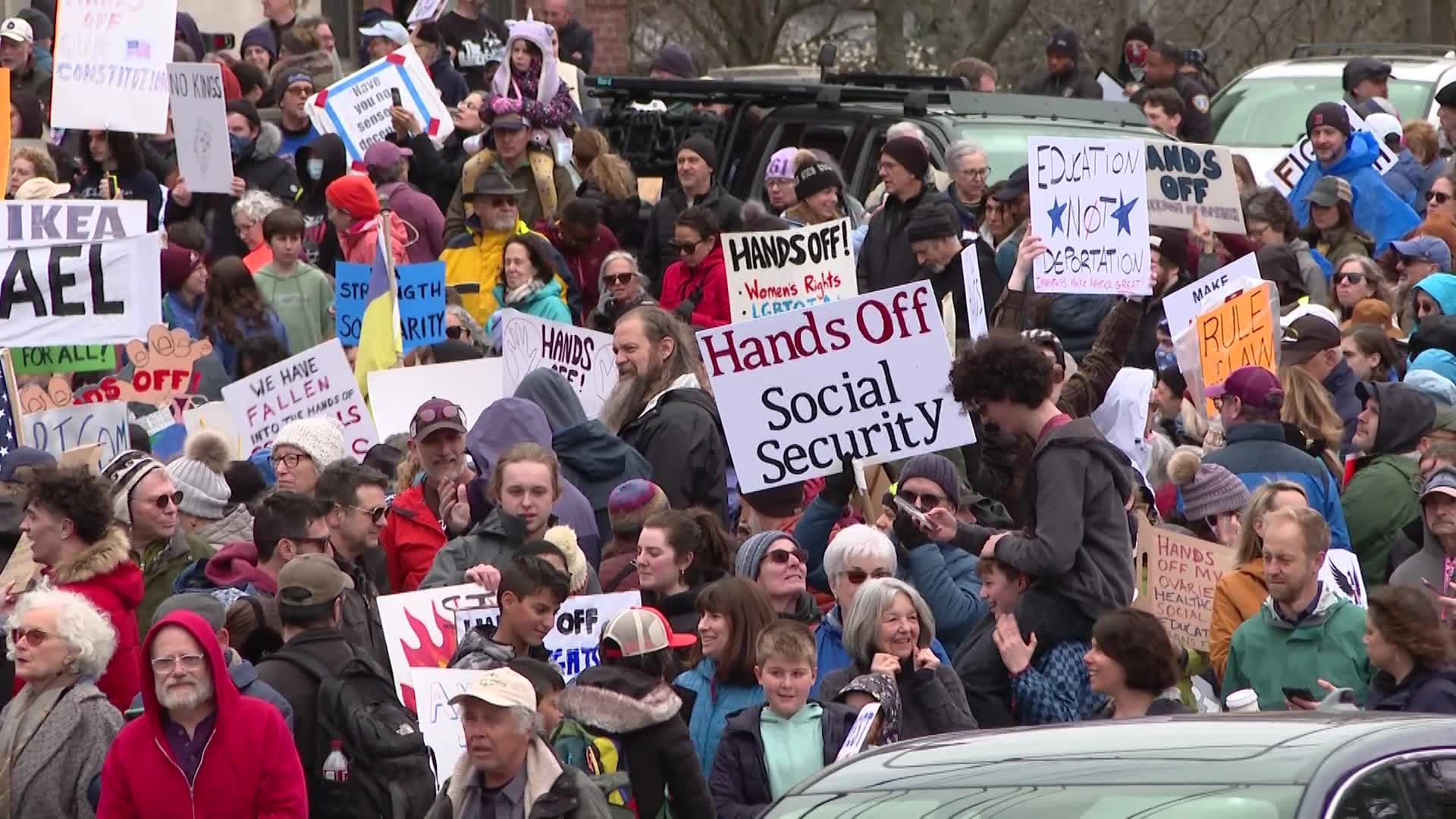 Video Now: Thousands protest Trump, Musk at rally in Providence – WPRI.com