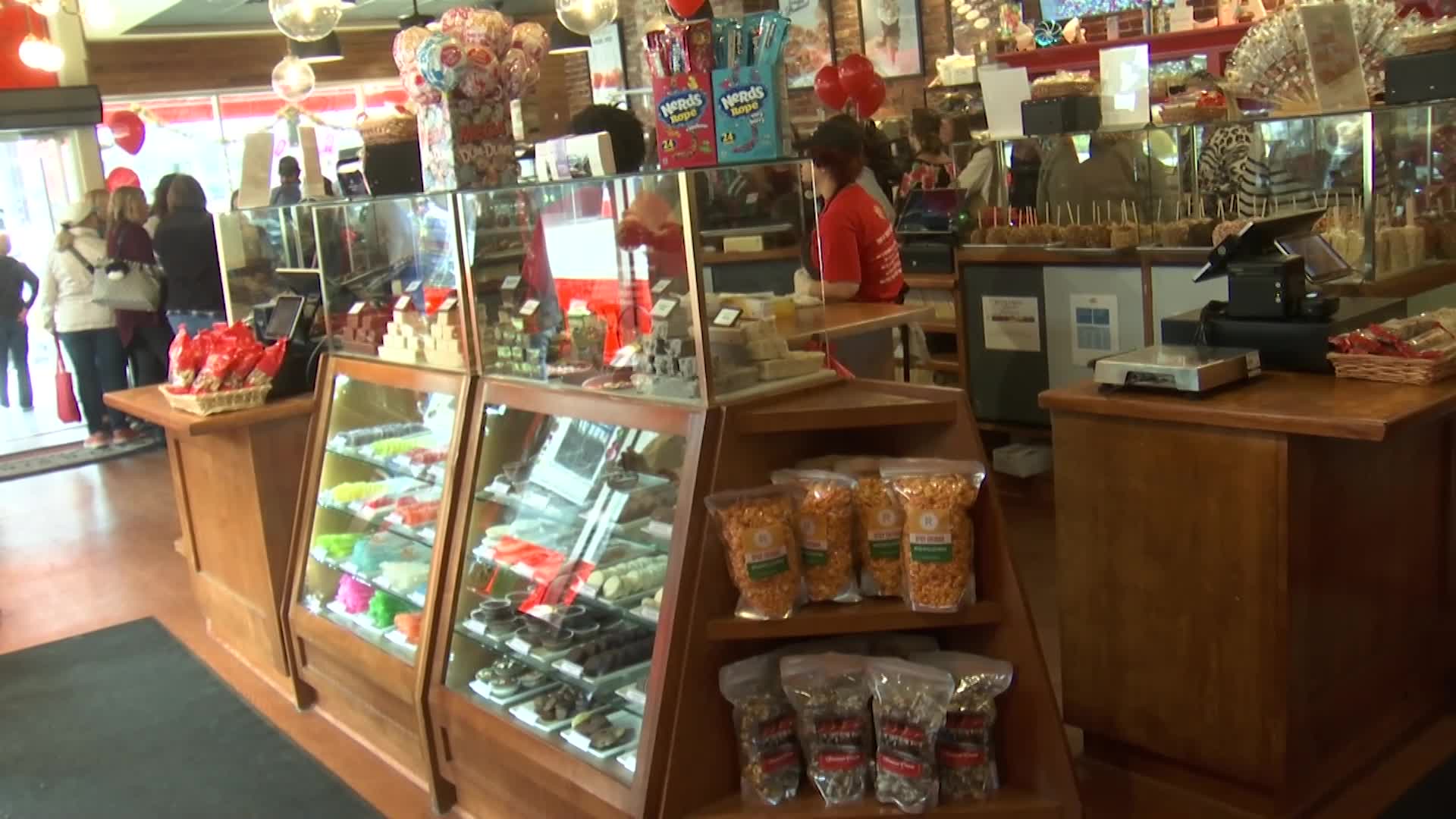 River Street Sweets holds grand opening on Broughton Street – WSAV-TV