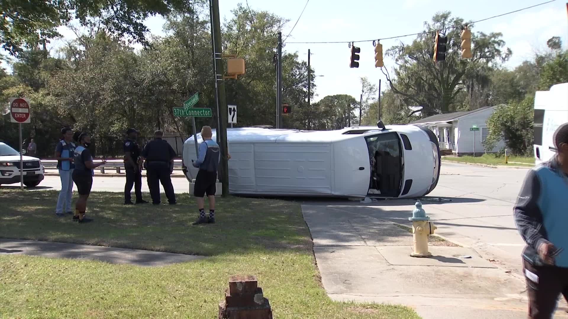 37th St. Conn. delivery van rollover crash scene video – WSAV-TV