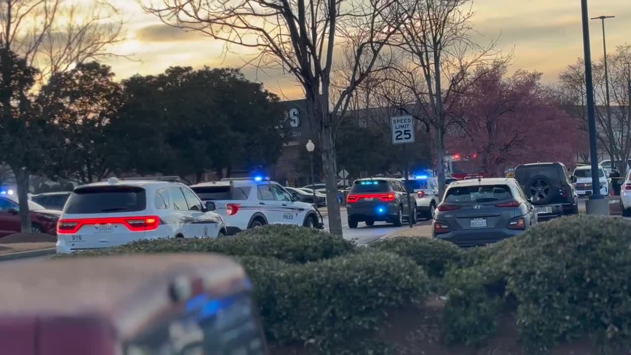 SCENE VIDEO: Shooting at The Shops at Greenridge in Greenville – WSPA 7NEWS