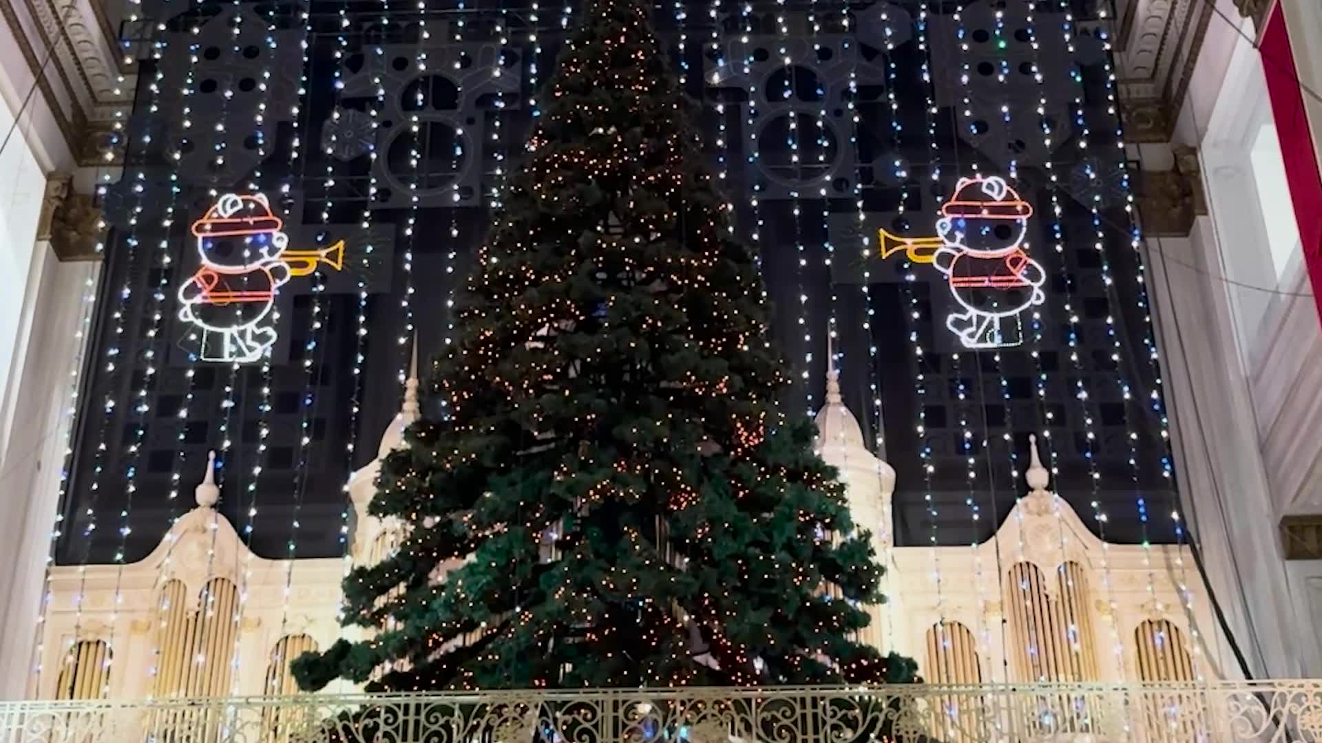 Center City sparkles as Wanamaker Light Show returns for 2025 holiday ...