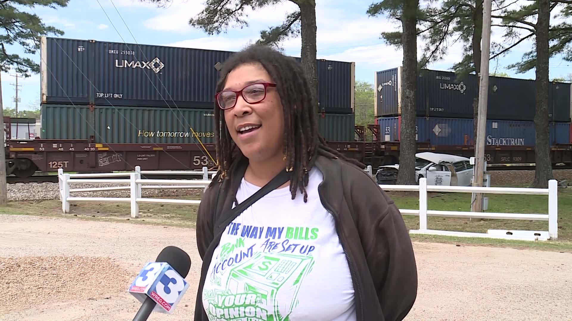 Aishia Shabree said the limo was carrying her family to the funeral ...