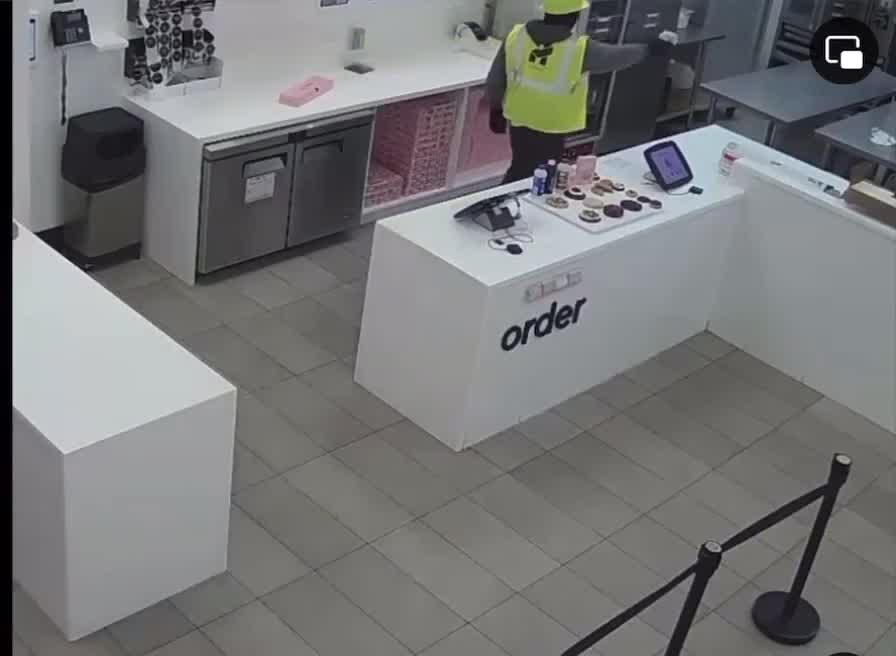 Crumbl Cookies robbery – WREG.com