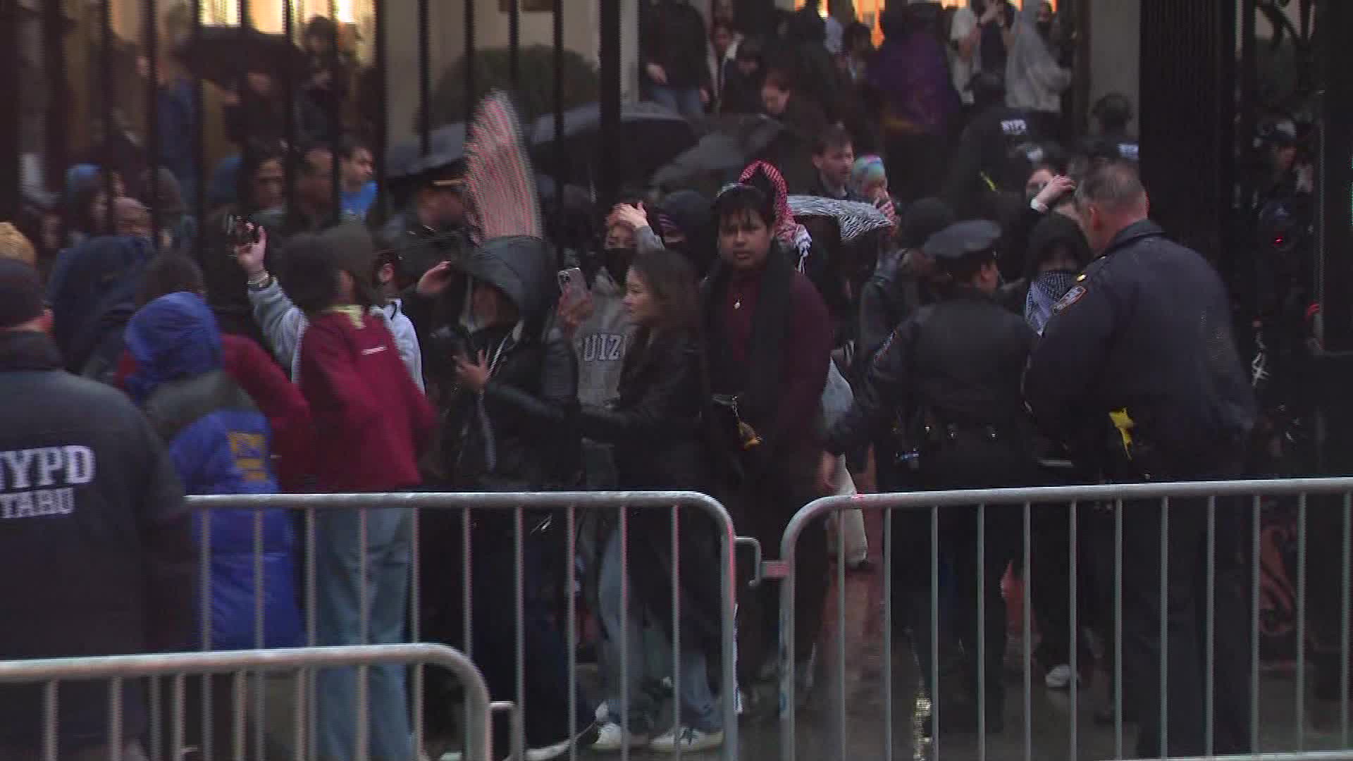 NYPD responds to protest, bomb threat at Barnard College – PIX11